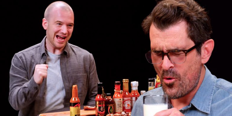 Ty Burrell trotseert 'the wings of death' in nieuwe Hot Ones - Heatsupply